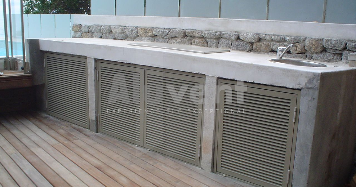 Hinged Fixed Blade Door - Aluvent